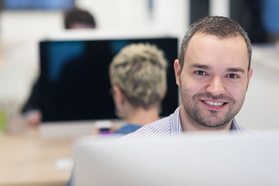 Softwareentwickler/in - Ausbildung, Studium, Berufsbild, Gehalt und ...